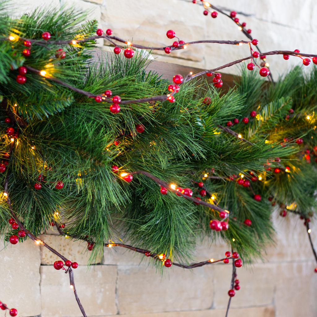 Glowing Berry Garland – Noel Decor